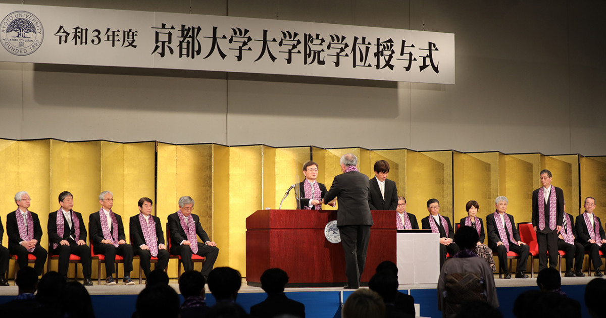 FY2021 Graduation Ceremony (24 March 2022) | KYOTO UNIVERSITY